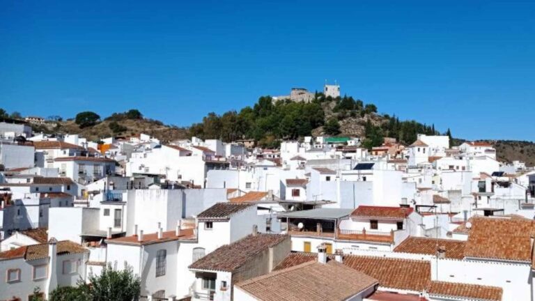 Guaro, Málaga: qué ver, qué hacer, historia y cómo llegar